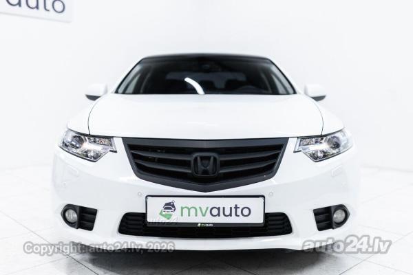 White Honda Accord 2015 in Tallinn, with an engine capacity of 2.00 L and mileage of 105 thousand km for 8990 €, photo 4 on AUTOMOTO.COM.LV