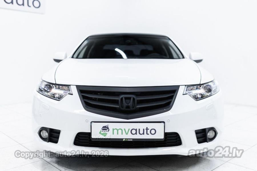 White Honda Accord 2015 in Tallinn, with an engine capacity of 2.00 L and mileage of 105 thousand km for 8990 €, photo 4 on AUTOMOTO.COM.LV