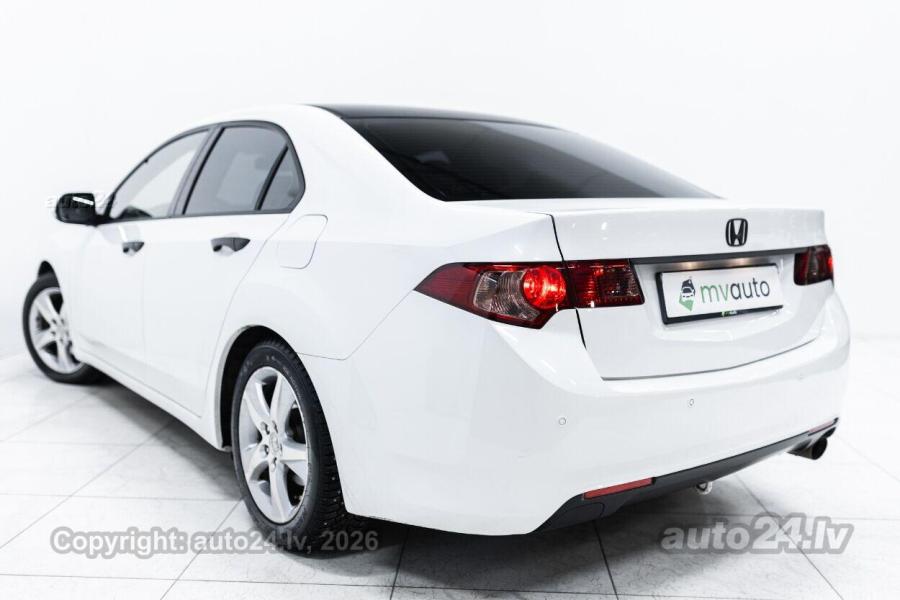 White Honda Accord 2015 in Tallinn, with an engine capacity of 2.00 L and mileage of 105 thousand km for 8990 €, photo 6 on AUTOMOTO.COM.LV