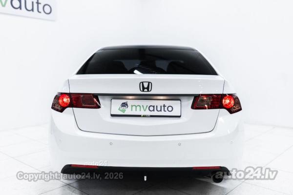 White Honda Accord 2015 in Tallinn, with an engine capacity of 2.00 L and mileage of 105 thousand km for 8990 €, photo 7 on AUTOMOTO.COM.LV