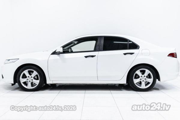 White Honda Accord 2015 in Tallinn, with an engine capacity of 2.00 L and mileage of 105 thousand km for 8990 €, photo 10 on AUTOMOTO.COM.LV