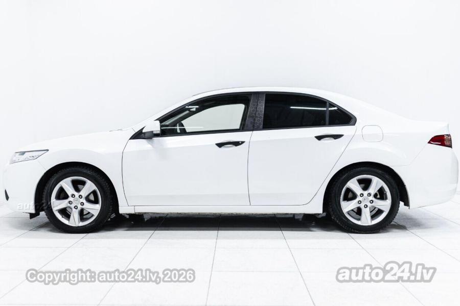 White Honda Accord 2015 in Tallinn, with an engine capacity of 2.00 L and mileage of 105 thousand km for 8990 €, photo 10 on AUTOMOTO.COM.LV