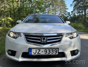 Balts Honda Accord 2015 Jūrmala, ar dzinēja tilpumu 2.00 L un nobraukumu 160 tūkst. km par 8600 €, foto  vietnē AUTOMOTO.COM.LV