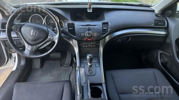 White Honda Accord 2015 in Jurmala, with an engine capacity of 2.00 L and mileage of 160 thousand km for 8600 €, photo 6 on AUTOMOTO.COM.LV