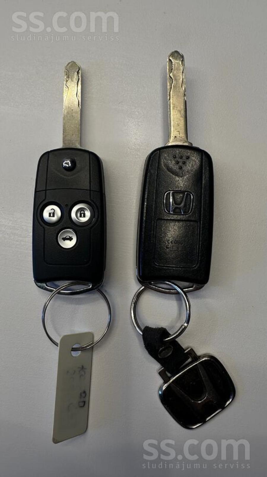 Balts Honda Accord 2015 Jūrmala, ar dzinēja tilpumu 2.00 L un nobraukumu 160 tūkst. km par 8600 €, foto 12 vietnē AUTOMOTO.COM.LV