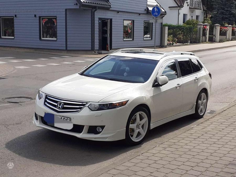 White Honda Accord 2009 in Siauliai, with an engine capacity of 2.35 L and mileage of 350 thousand km for 5500 €, photo 1 on AUTOMOTO.COM.LV