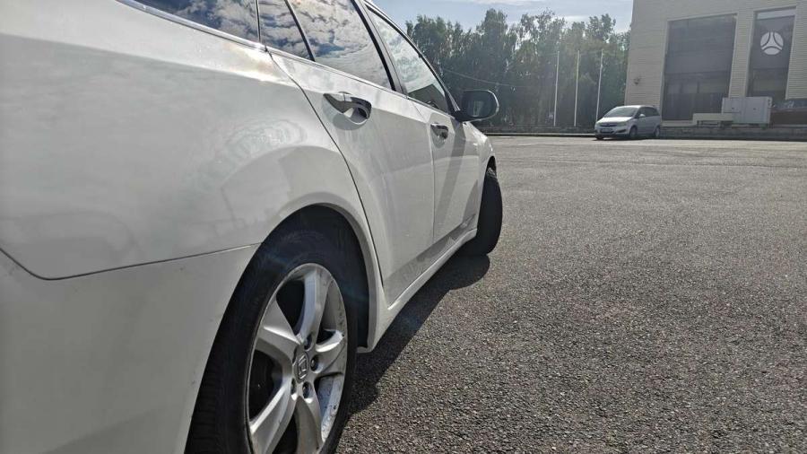 White Honda Accord 2009 in Vilnius, with an engine capacity of 2.20 L and mileage of 315 thousand km for 3999 €, photo 7 on AUTOMOTO.COM.LV