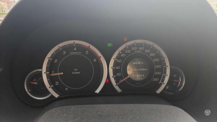 White Honda Accord 2009 in Vilnius, with an engine capacity of 2.20 L and mileage of 315 thousand km for 3999 €, photo 12 on AUTOMOTO.COM.LV