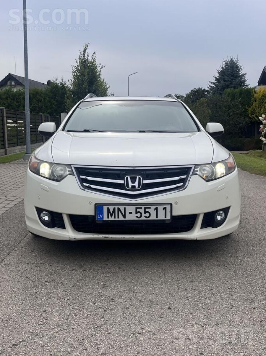 White Honda Accord 2010 in Riga, with an engine capacity of 2.20 L and mileage of 274 thousand km for 3120 €, photo 1 on AUTOMOTO.COM.LV
