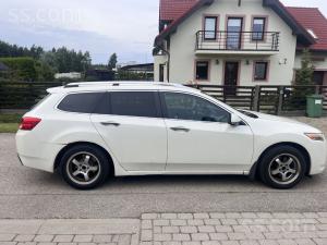 White Honda Accord 2010 in Riga, with an engine capacity of 2.20 L and mileage of 274 thousand km for 3120 €, photo 4 on AUTOMOTO.COM.LV