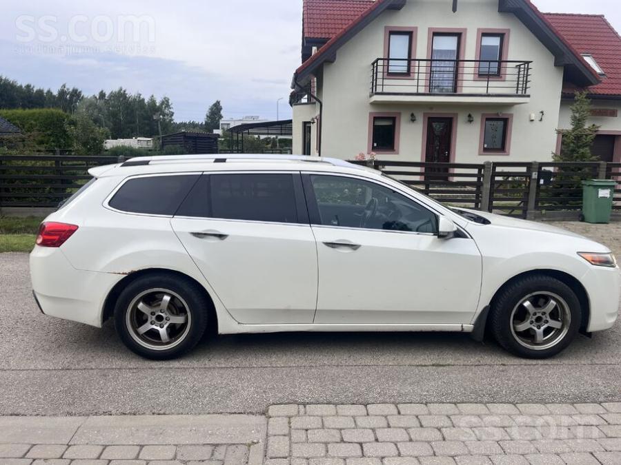 White Honda Accord 2010 in Riga, with an engine capacity of 2.20 L and mileage of 274 thousand km for 3120 €, photo 4 on AUTOMOTO.COM.LV
