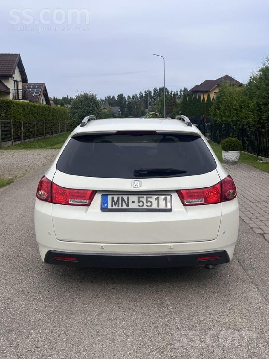 White Honda Accord 2010 in Riga, with an engine capacity of 2.20 L and mileage of 274 thousand km for 3120 €, photo 5 on AUTOMOTO.COM.LV