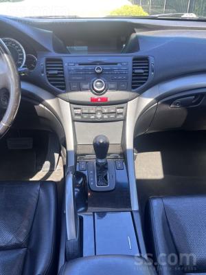 White Honda Accord 2010 in Riga, with an engine capacity of 2.20 L and mileage of 274 thousand km for 3120 €, photo 12 on AUTOMOTO.COM.LV