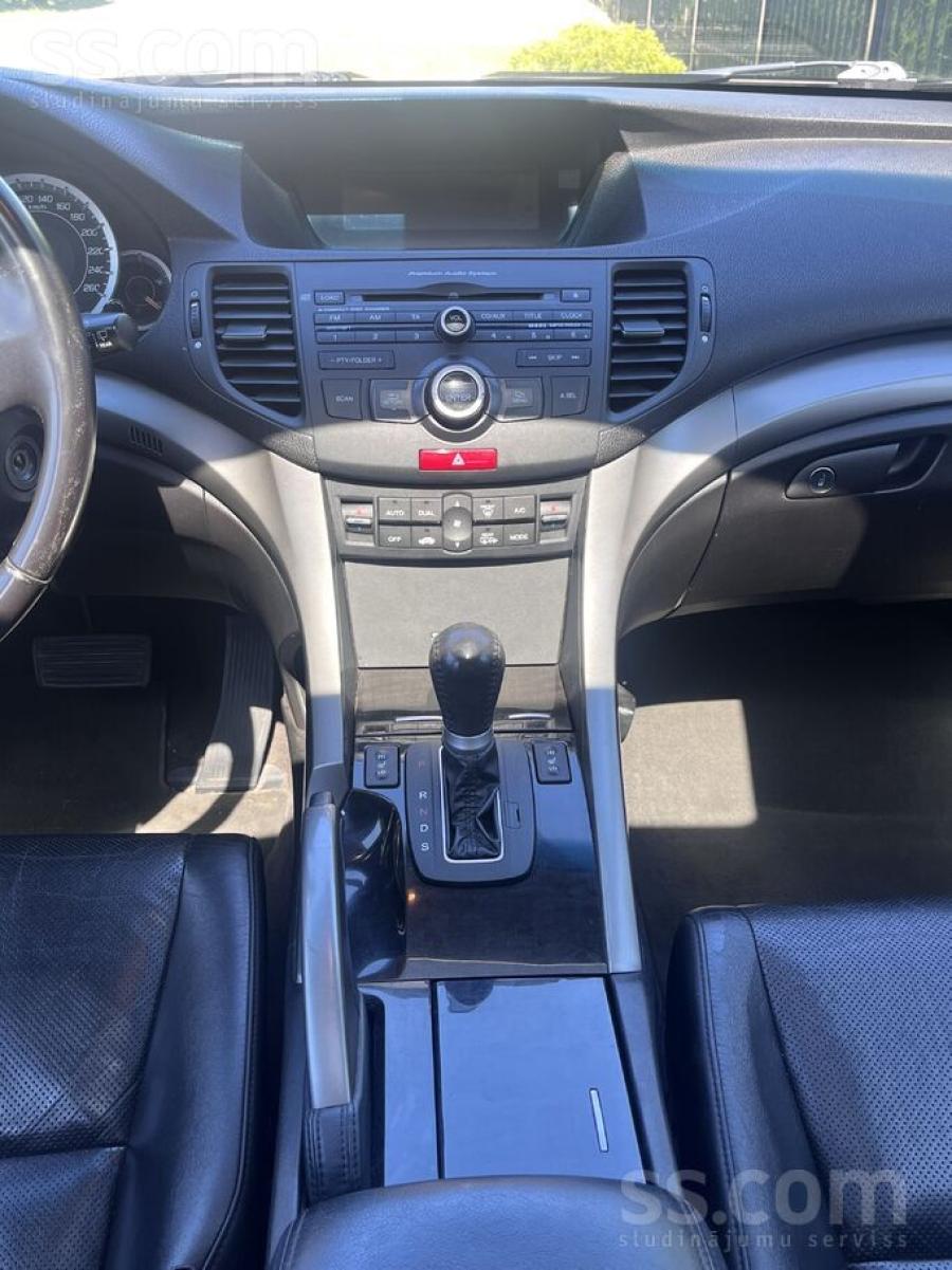 White Honda Accord 2010 in Riga, with an engine capacity of 2.20 L and mileage of 274 thousand km for 3120 €, photo 12 on AUTOMOTO.COM.LV