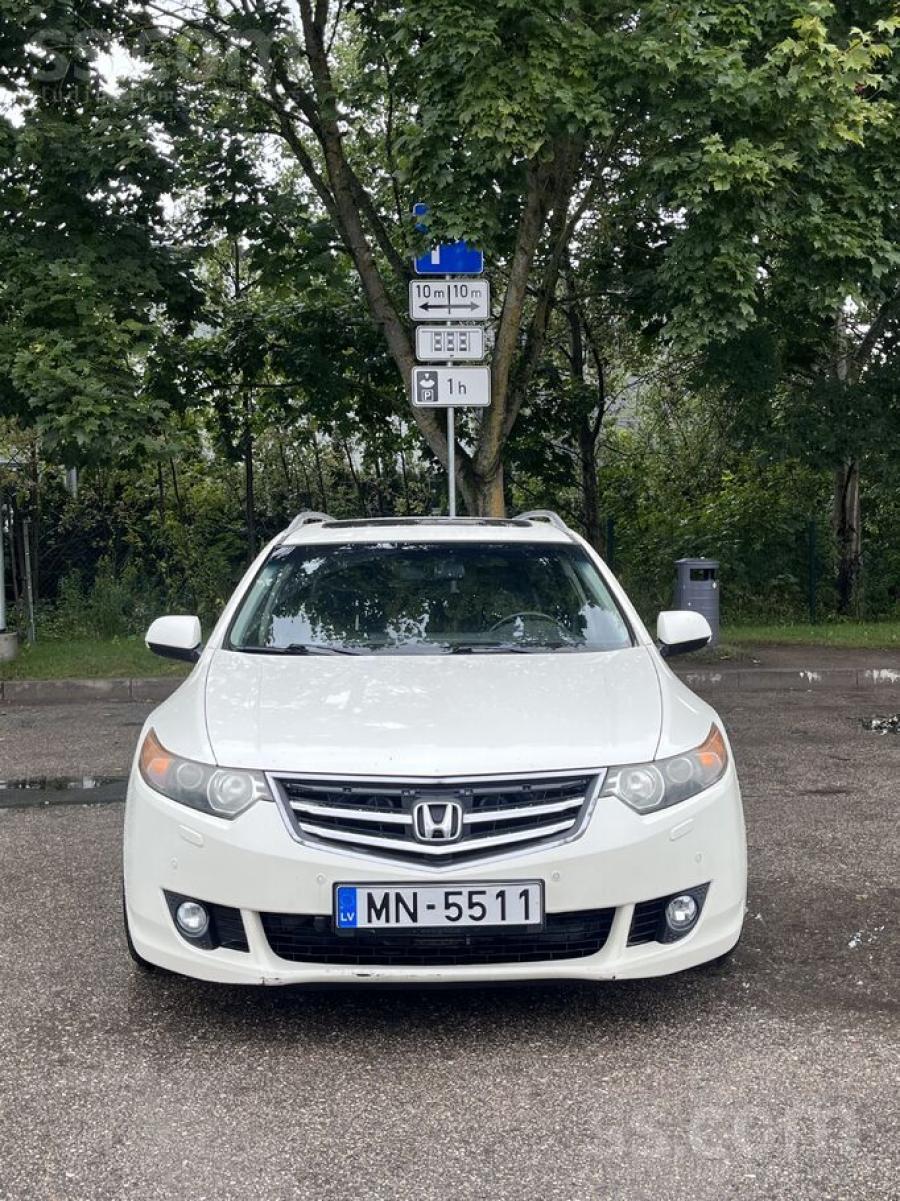 White Honda Accord 2010 in Riga, with an engine capacity of 2.20 L and mileage of 274 thousand km for 3020 €, photo 1 on AUTOMOTO.COM.LV