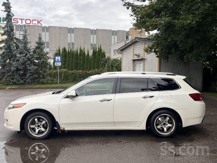 White Honda Accord 2010 in Riga, with an engine capacity of 2.20 L and mileage of 274 thousand km for 3020 €, photo 6 on AUTOMOTO.COM.LV
