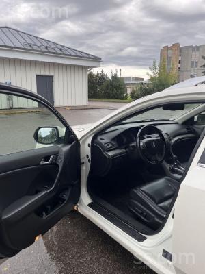 White Honda Accord 2010 in Riga, with an engine capacity of 2.20 L and mileage of 274 thousand km for 3020 €, photo 9 on AUTOMOTO.COM.LV