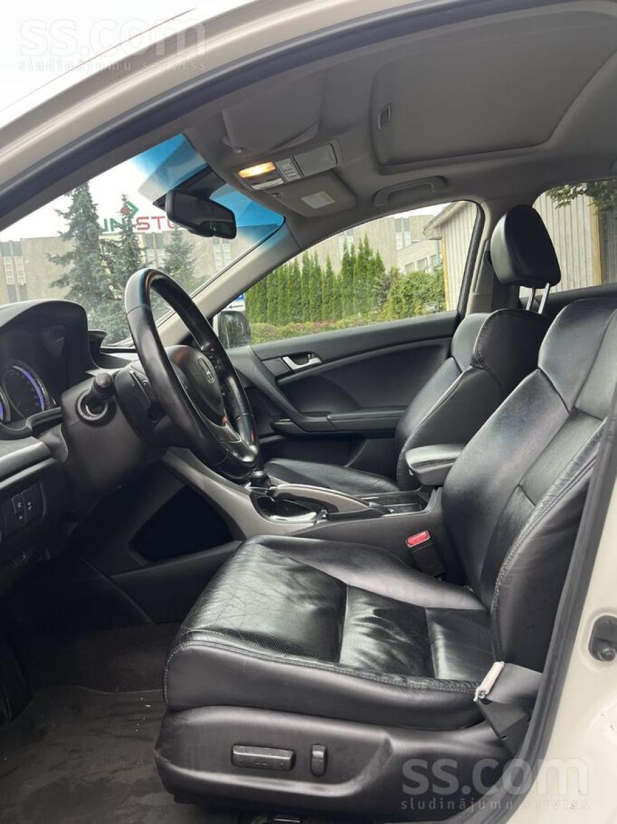 White Honda Accord 2010 in Riga, with an engine capacity of 2.20 L and mileage of 274 thousand km for 3020 €, photo 11 on AUTOMOTO.COM.LV