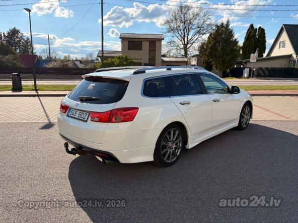 White Honda Accord 2011 in Tallinn, with an engine capacity of 2.00 L and mileage of 309 thousand km for 3500 €, photo 4 on AUTOMOTO.COM.LV