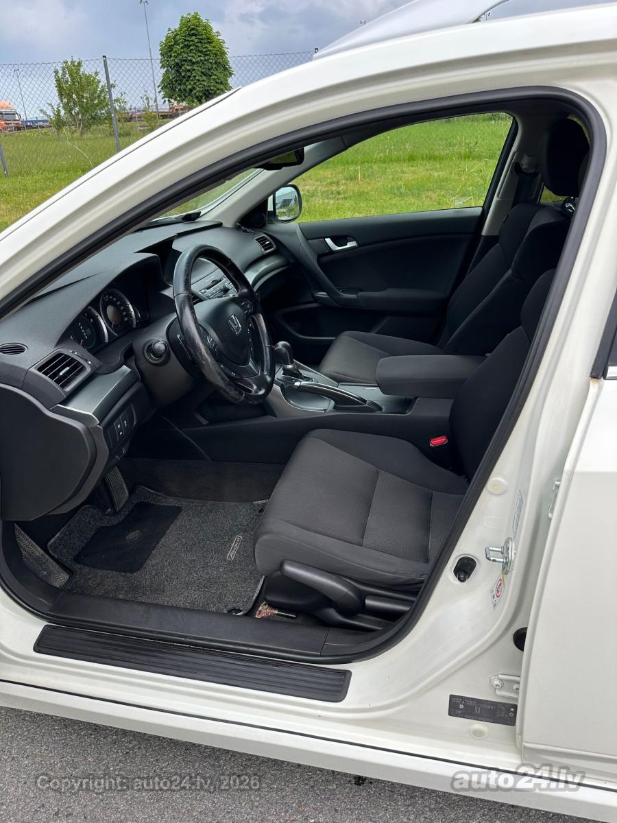 Balts Honda Accord 2012 Tallina, ar dzinēja tilpumu 2.00 L un nobraukumu 258 tūkst. km par 6900 €, foto 8 vietnē AUTOMOTO.COM.LV
