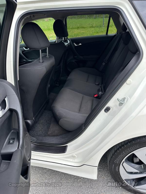 Balts Honda Accord 2012 Tallina, ar dzinēja tilpumu 2.00 L un nobraukumu 258 tūkst. km par 6900 €, foto 8 vietnē AUTOMOTO.COM.LV
