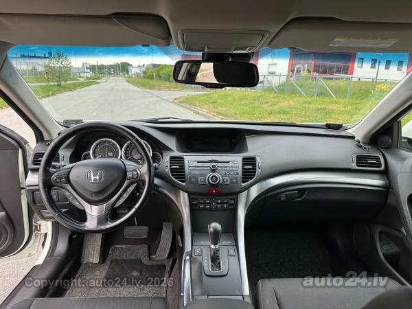 Balts Honda Accord 2012 Tallina, ar dzinēja tilpumu 2.00 L un nobraukumu 258 tūkst. km par 6900 €, foto 9 vietnē AUTOMOTO.COM.LV