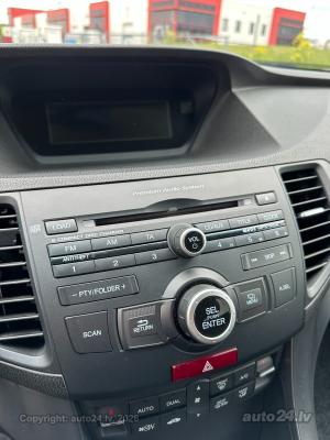 Balts Honda Accord 2012 Tallina, ar dzinēja tilpumu 2.00 L un nobraukumu 258 tūkst. km par 6900 €, foto 11 vietnē AUTOMOTO.COM.LV