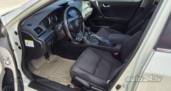 Balts Honda Accord 2012 Tallina, ar dzinēja tilpumu 2.00 L un nobraukumu 205 tūkst. km par 3300 €, foto 9 vietnē AUTOMOTO.COM.LV