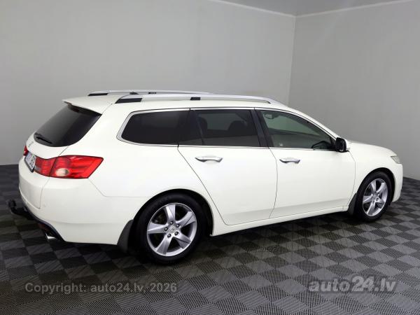 White Honda Accord 2012 in Tallinn, with an engine capacity of 2.00 L and mileage of 205 thousand km for 4499 €, photo 3 on AUTOMOTO.COM.LV