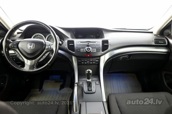 White Honda Accord 2012 in Tallinn, with an engine capacity of 2.00 L and mileage of 205 thousand km for 4499 €, photo 5 on AUTOMOTO.COM.LV