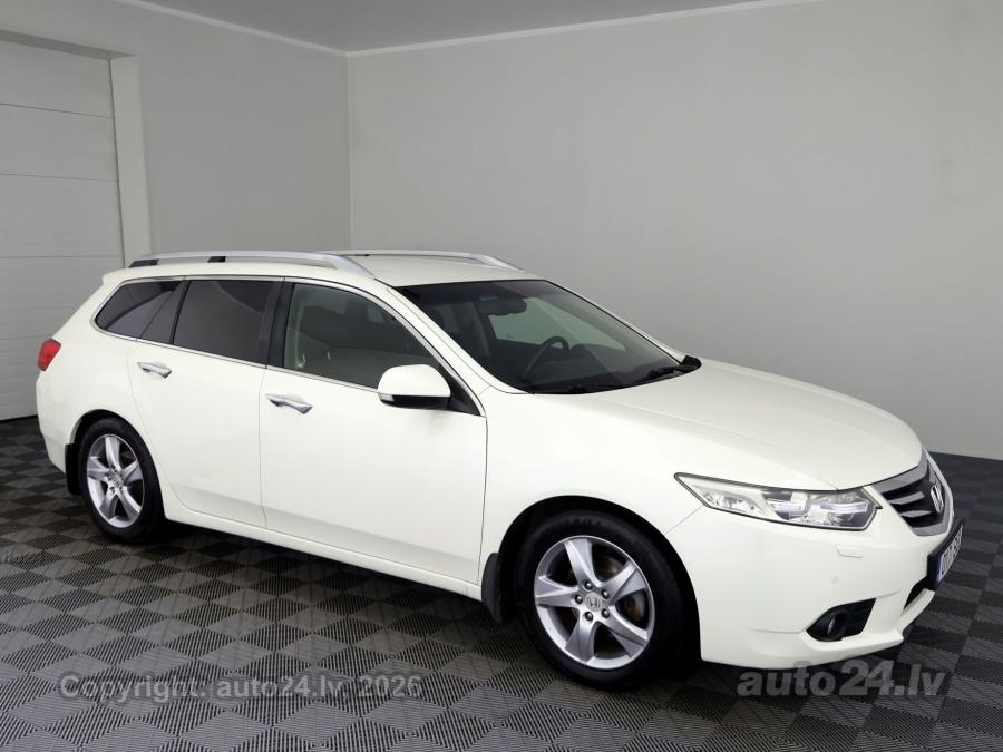 White Honda Accord 2012 in Tallinn, with an engine capacity of 2.00 L and mileage of 205 thousand km for 4499 €, photo 1 on AUTOMOTO.COM.LV