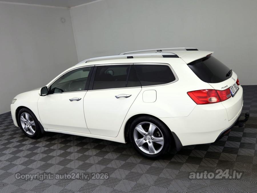 White Honda Accord 2012 in Tallinn, with an engine capacity of 2.00 L and mileage of 205 thousand km for 4499 €, photo 5 on AUTOMOTO.COM.LV