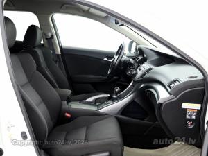 White Honda Accord 2012 in Tallinn, with an engine capacity of 2.00 L and mileage of 205 thousand km for 4499 €, photo 7 on AUTOMOTO.COM.LV