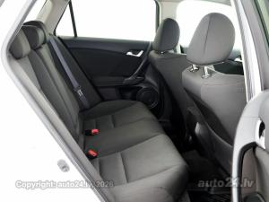 White Honda Accord 2012 in Tallinn, with an engine capacity of 2.00 L and mileage of 205 thousand km for 4499 €, photo 8 on AUTOMOTO.COM.LV