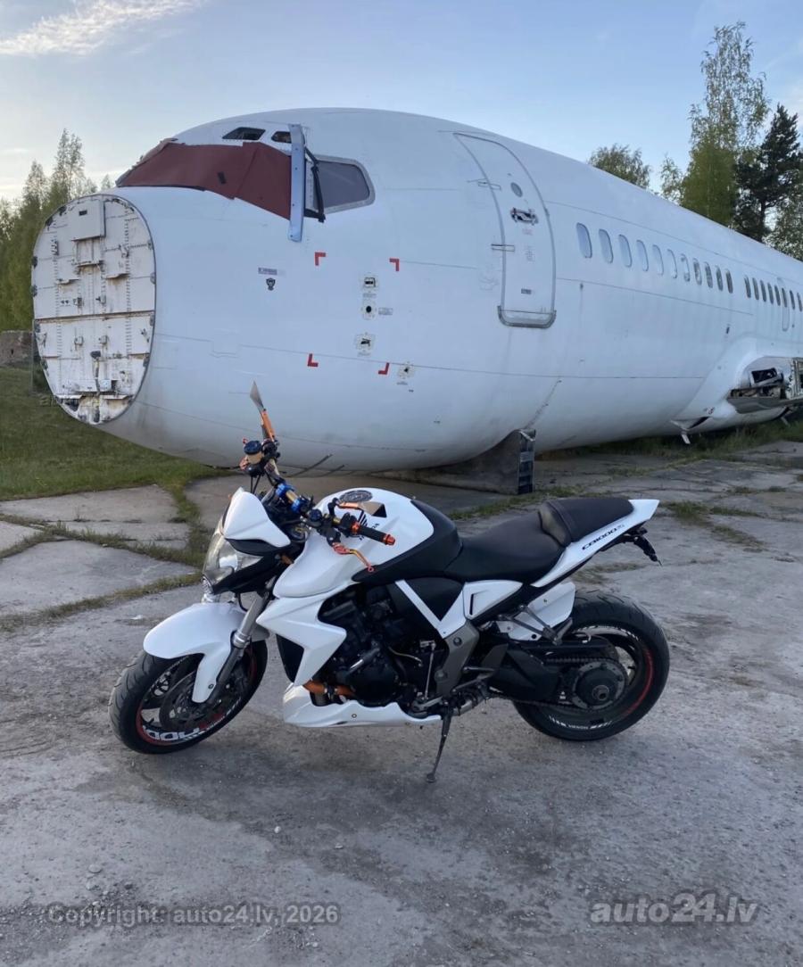 Серый Хонда CB 1000 2008 в Пярну, объемом двигателя 1.00 л и пробегом 33 тыс. км за 5200 €, фото 4 на AUTOMOTO.COM.LV