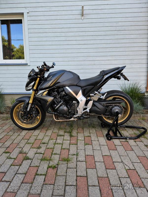 Honda CB 1000 2014 Tallina, ar dzinēja tilpumu 1.00 L un nobraukumu 22 tūkst. km par 6199 €, foto 3 vietnē AUTOMOTO.COM.LV