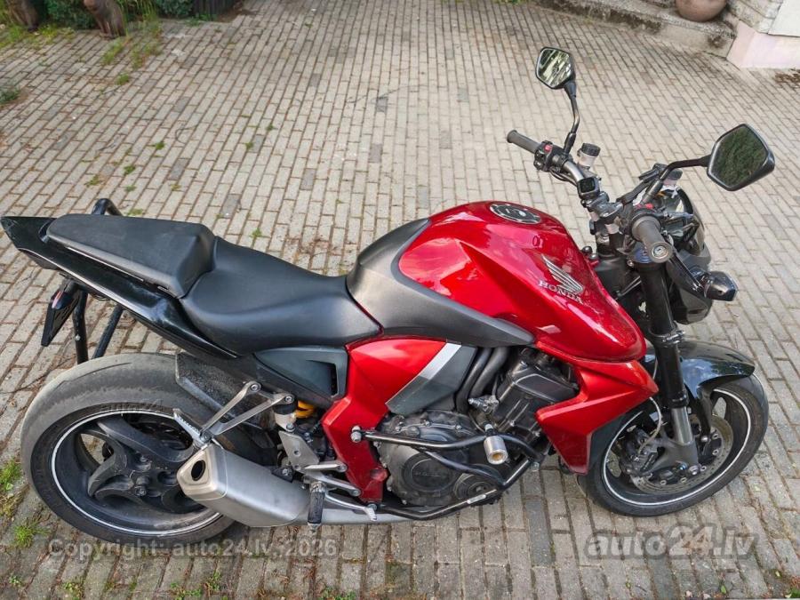 Красный Хонда CB 1000 2008 в Таллин, объемом двигателя 1.00 л и пробегом 28 тыс. км за 5000 €, фото 3 на AUTOMOTO.COM.LV