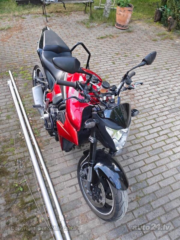Red Honda CB 1000 2008 in Tallinn, with an engine capacity of 1.00 L and mileage of 28 thousand km for 5000 €, photo 3 on AUTOMOTO.COM.LV