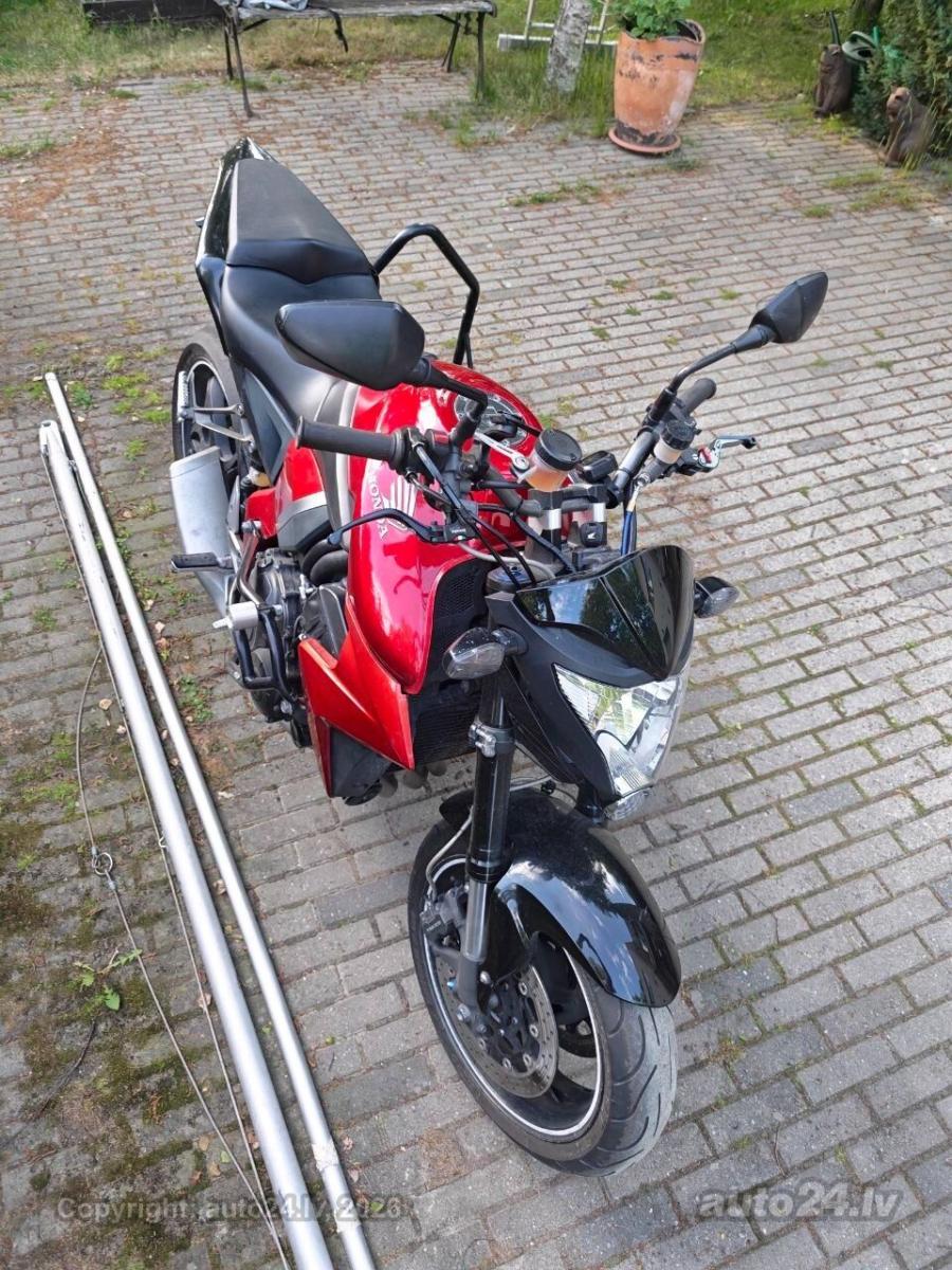 Красный Хонда CB 1000 2008 в Таллин, объемом двигателя 1.00 л и пробегом 28 тыс. км за 5000 €, фото 4 на AUTOMOTO.COM.LV