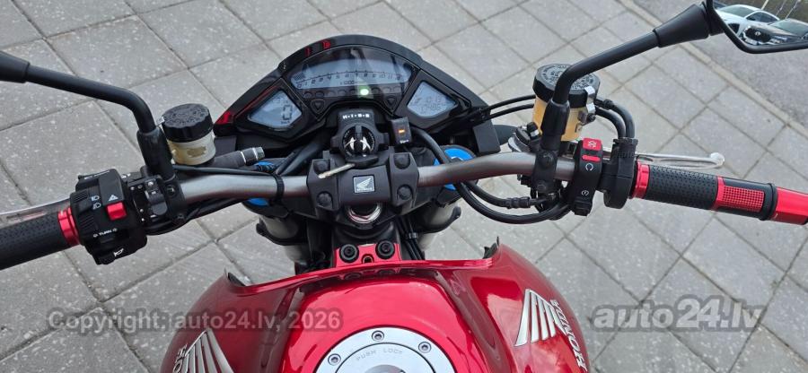 Sarkans Honda CB 1000 2010 Tallina, ar dzinēja tilpumu 1.00 L un nobraukumu 17 tūkst. km par 6200 €, foto 8 vietnē AUTOMOTO.COM.LV