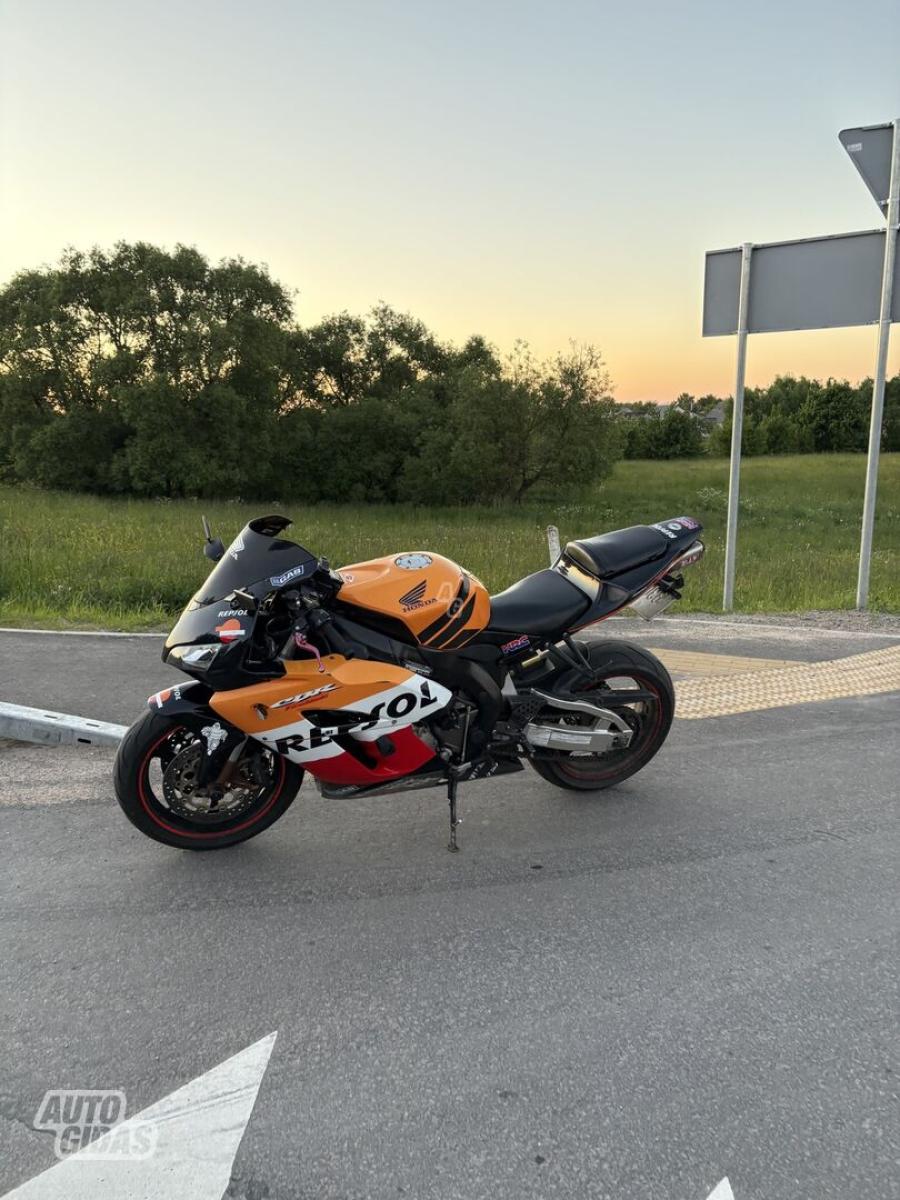 Honda CB 1000R 2006 Trakai, ar dzinēja tilpumu 0.00 L un nobraukumu 0 tūkst. km par 2000 €, foto 1 vietnē AUTOMOTO.COM.LV