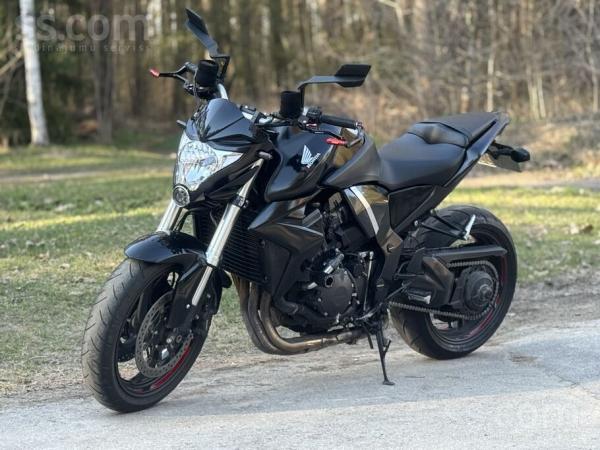 Honda CB 1000R 2008 Rīga, ar dzinēja tilpumu 1.00 L un nobraukumu 0 tūkst. km par 3950 €, foto 3 vietnē AUTOMOTO.COM.LV
