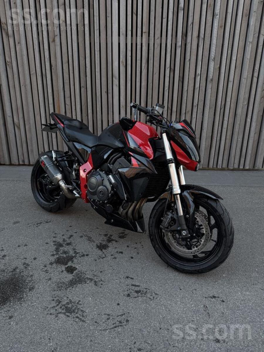 Honda CB 1000R 2008 in Riga, with an engine capacity of 1.00 L and mileage of 0 thousand km for 4800 €, photo 3 on AUTOMOTO.COM.LV