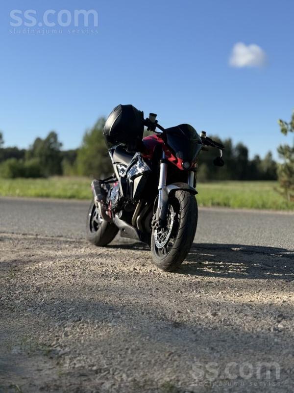 Honda CB 1000R 2008 in Riga, with an engine capacity of 1.00 L and mileage of 0 thousand km for 4200 €, photo 3 on AUTOMOTO.COM.LV