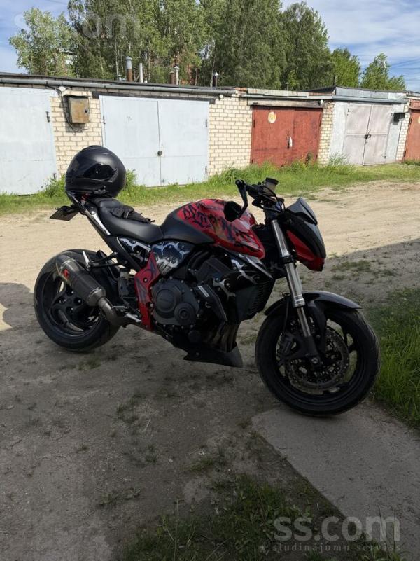 Honda CB 1000R 2008 in Riga, with an engine capacity of 1.00 L and mileage of 0 thousand km for 4200 €, photo 4 on AUTOMOTO.COM.LV