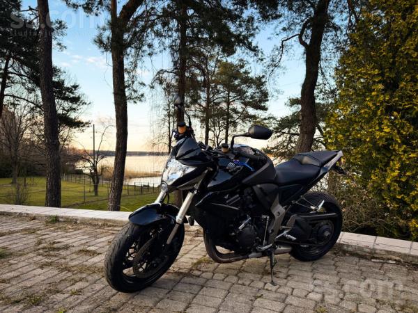 Honda CB 1000R 2009 Rīga, ar dzinēja tilpumu 1.00 L un nobraukumu 0 tūkst. km par 5500 €, foto 3 vietnē AUTOMOTO.COM.LV