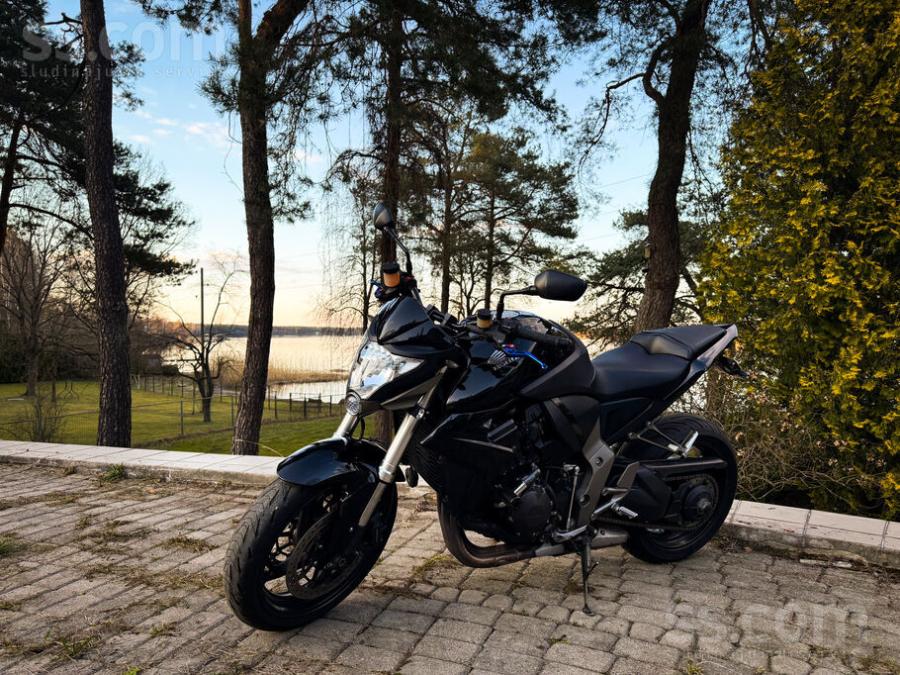Honda CB 1000R 2009 in Riga, with an engine capacity of 1.00 L and mileage of 0 thousand km for 4500 €, photo 4 on AUTOMOTO.COM.LV