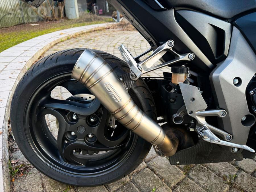 Honda CB 1000R 2009 in Riga, with an engine capacity of 1.00 L and mileage of 0 thousand km for 4500 €, photo 5 on AUTOMOTO.COM.LV