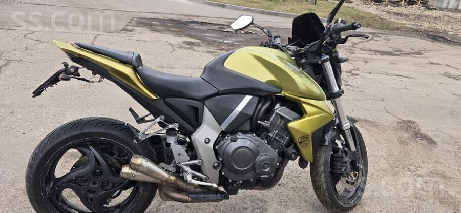 Honda CB 1000R 2009 in Rezekne, with an engine capacity of 1.00 L and mileage of 0 thousand km for 3500 €, photo 3 on AUTOMOTO.COM.LV