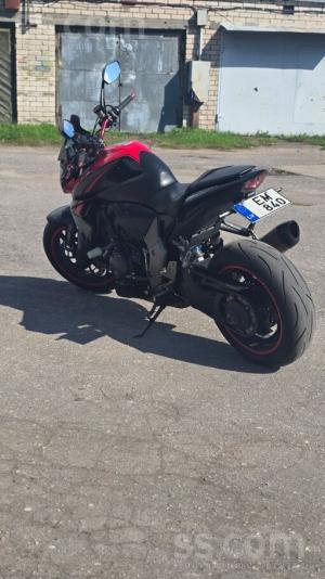 Honda CB 1000R 2009 in Riga, with an engine capacity of 1.00 L and mileage of 0 thousand km for 4350 €, photo 4 on AUTOMOTO.COM.LV